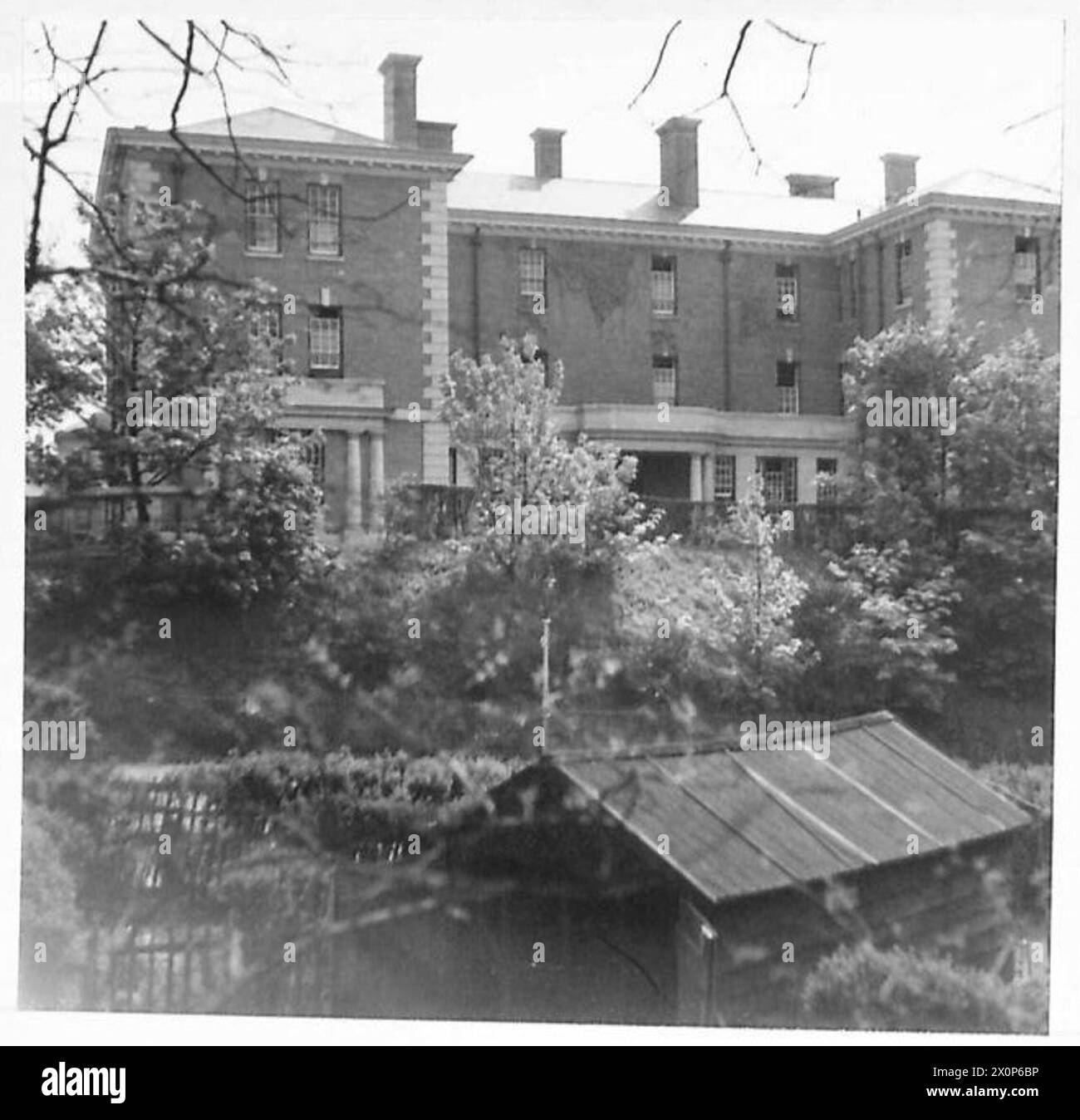 Sisters quarters hi-res stock photography and images - Alamy