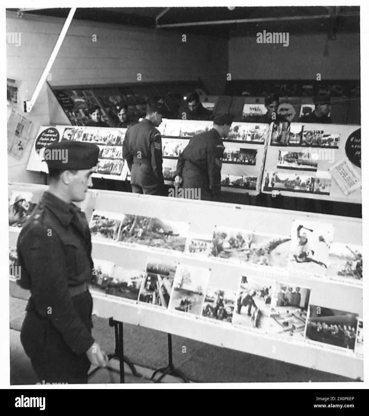WESTERN COMMAND O.C.T.U. - Soldiers viewing the exhibition ...