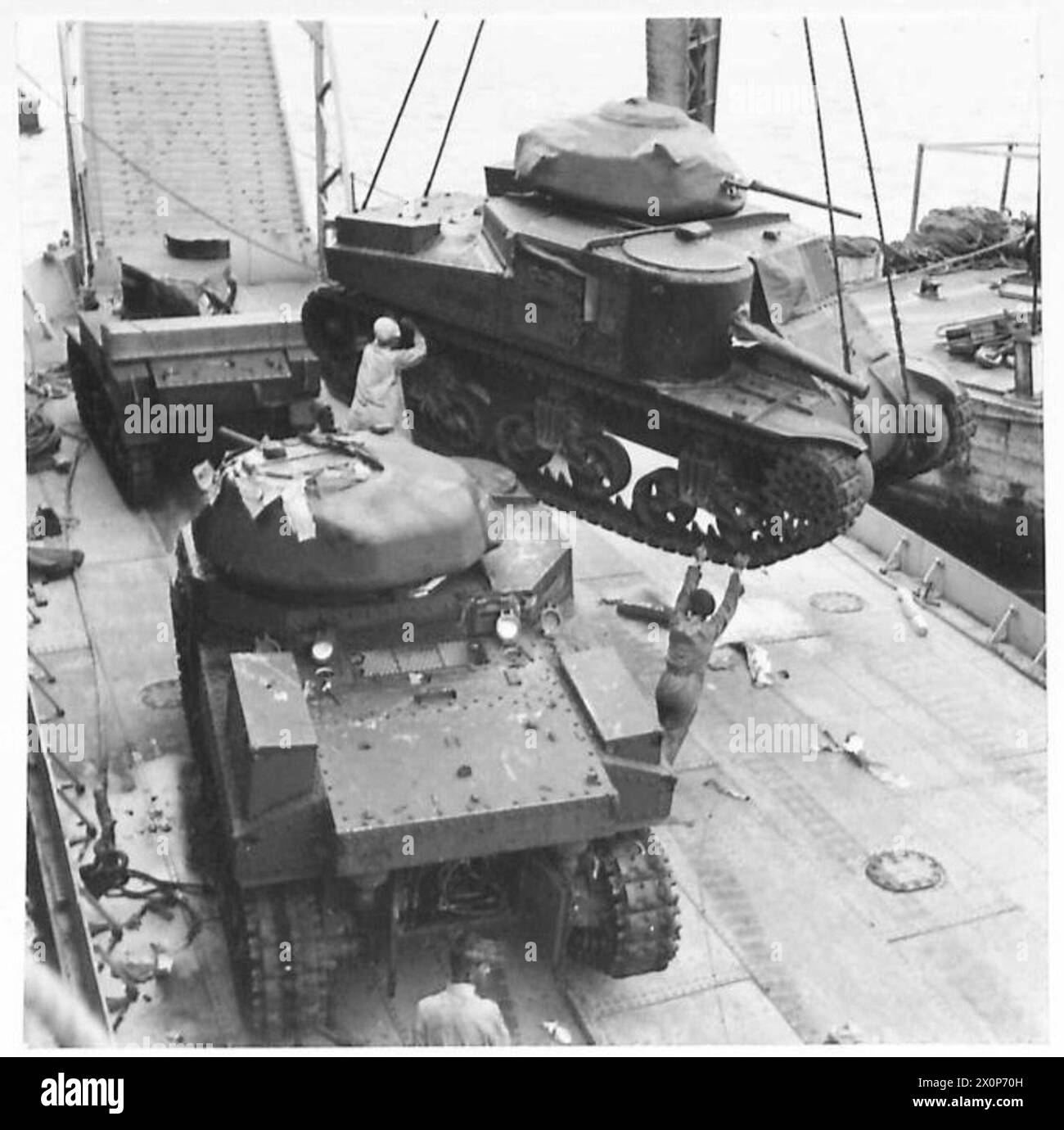 MORE AMERICAN TANKS ARRIVE IN THE MIDDLE EAST - Dock workers guiding ...