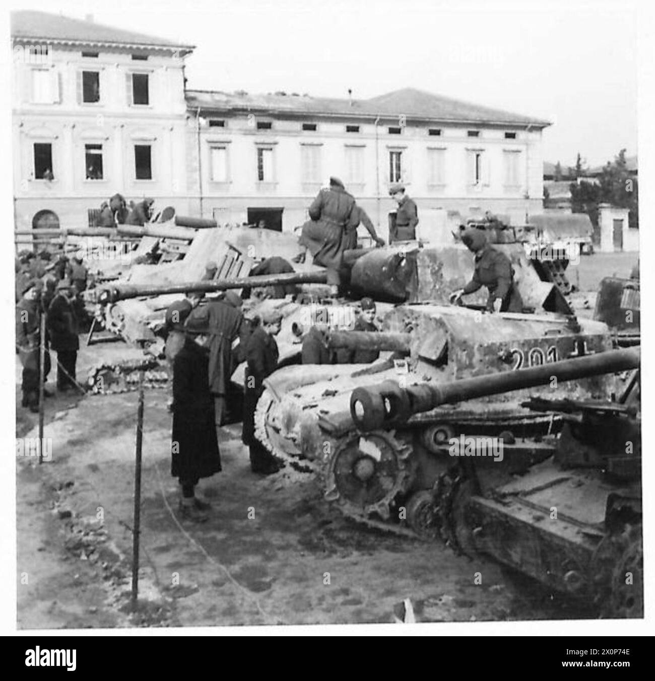 Field artillery display hi-res stock photography and images - Alamy