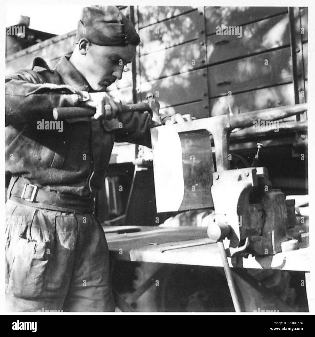 ITALY : EIGHTH ARMY : REME SERIES - Tinsmiths are called on to do a ...