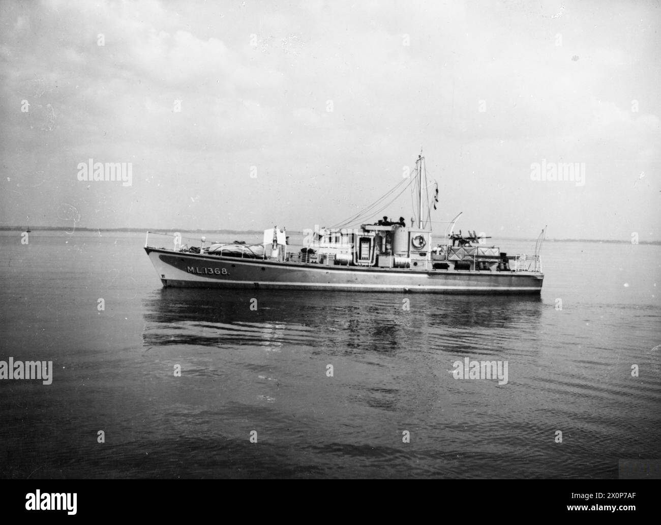 HARBOUR DEFENCE MOTOR LAUNCHES. 1942 AND 1943, AT SEA. - HDML 1368, 72 ...