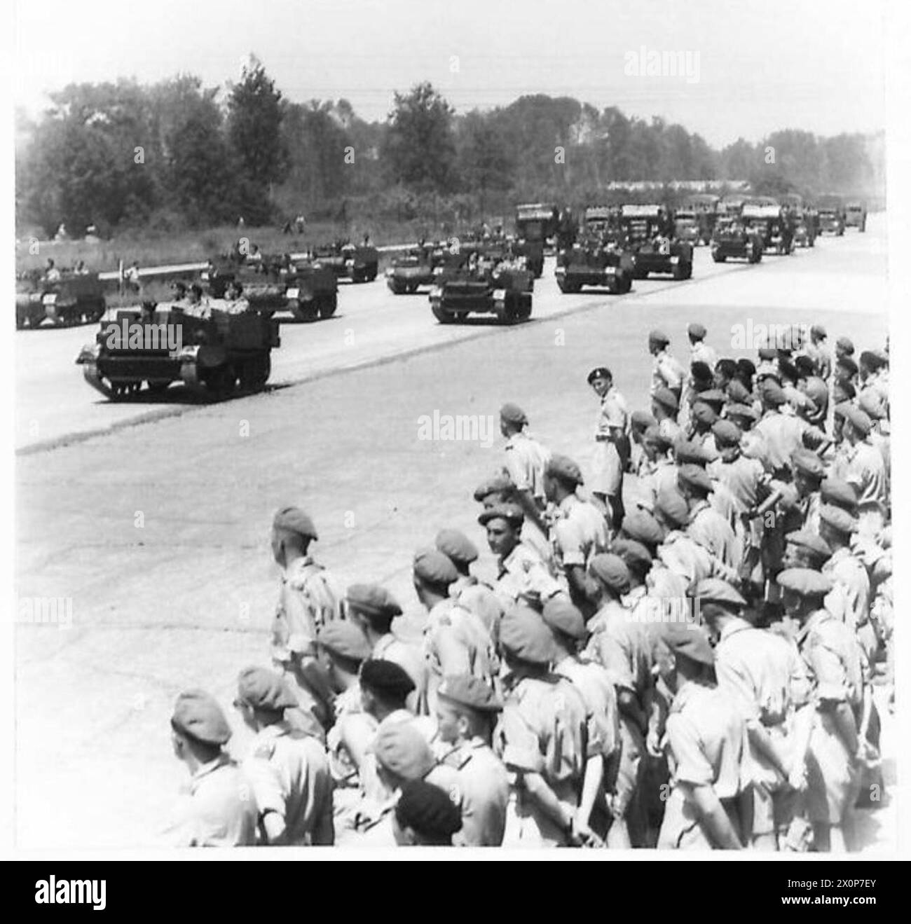 ITALY : SOUTH AFRICAN ARMOURED DIVISION - PARADE - The ILH/KR during ...