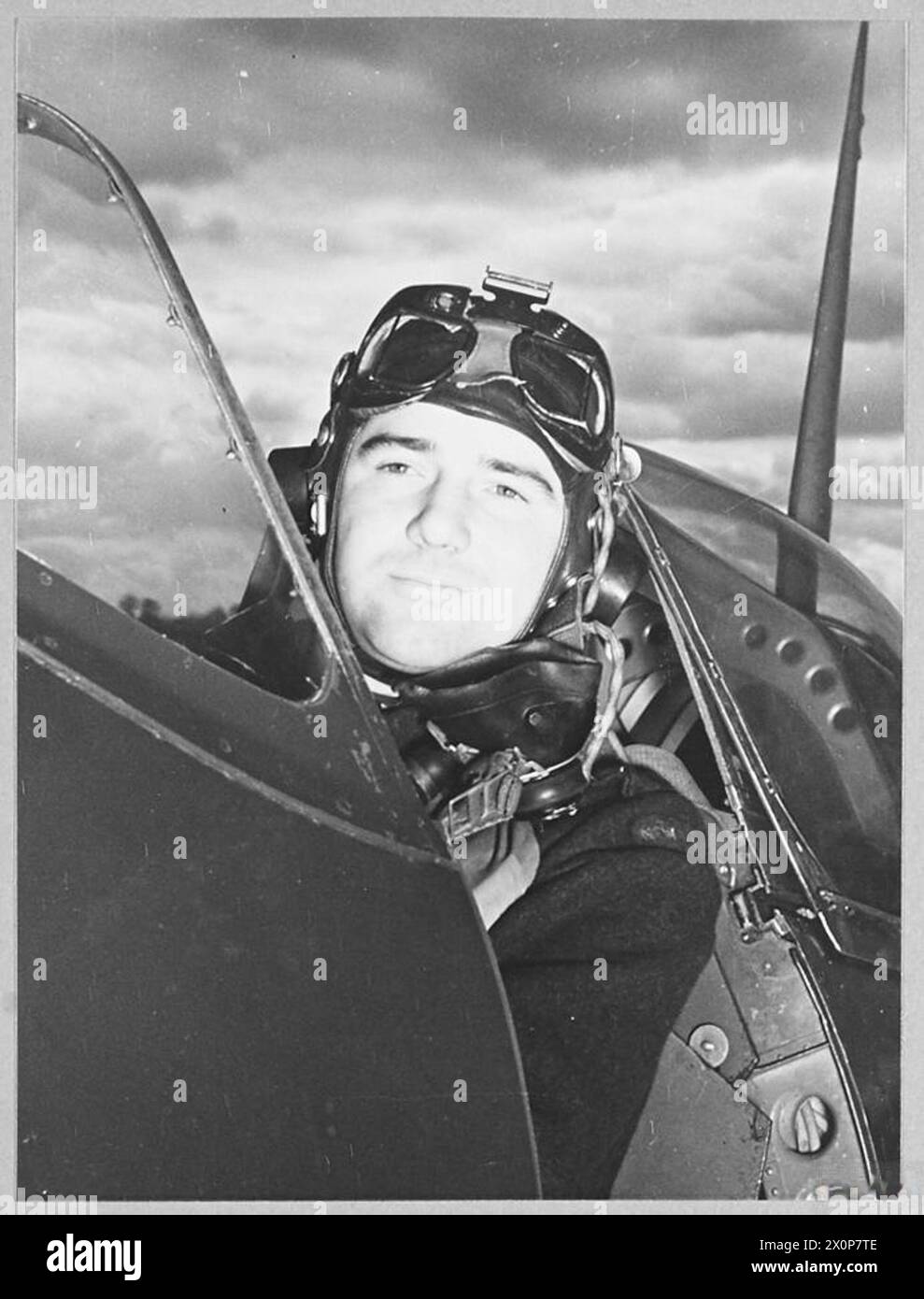 NEW ZEALAND D.F.C. FLIGHT COMMANDER OF R.A.F. FIGHTER SQUADRON - Flight ...