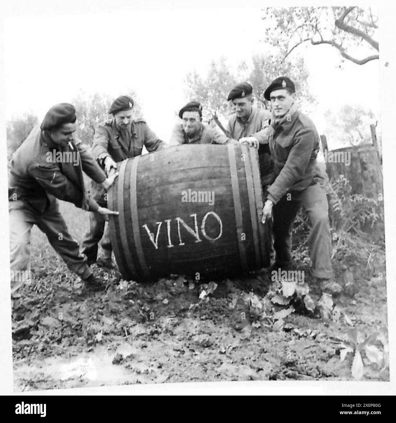 ITALY : EIGHT ARMYCHRISTMAS WITH THE TROOPS IN THE FIELD - "Roll Out ...