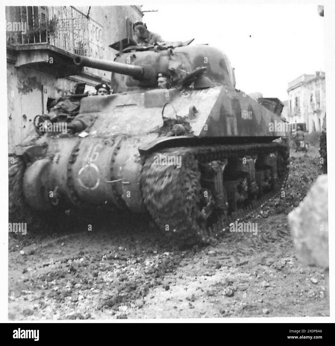 ITALY : EIGHTH ARMY FRONT - Sherman tanks moving up to their battle ...