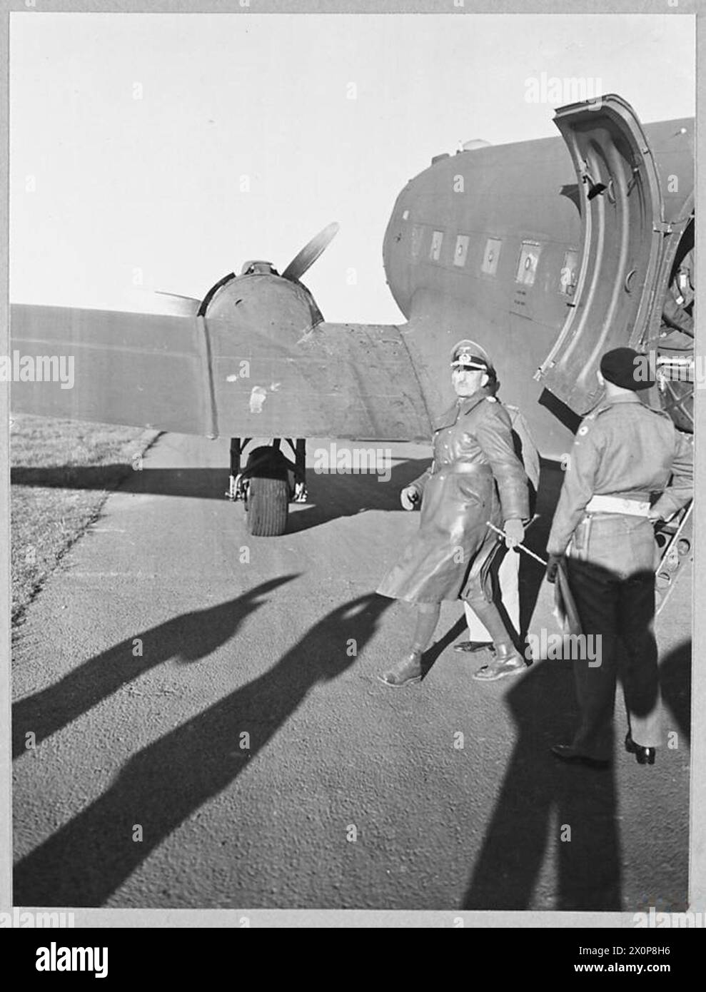 GENERAL VON ARNIM AND OTHER HIGH RANKING GERMAN OFFICERS SURRENDERED TO ...