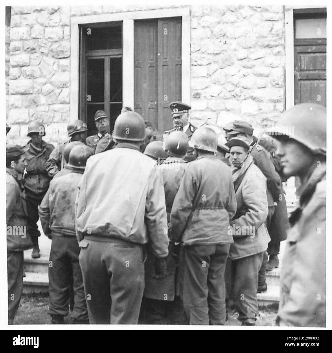 FIFTH ARMY : AT THE BRENNER PASS - American officers give surrender ...