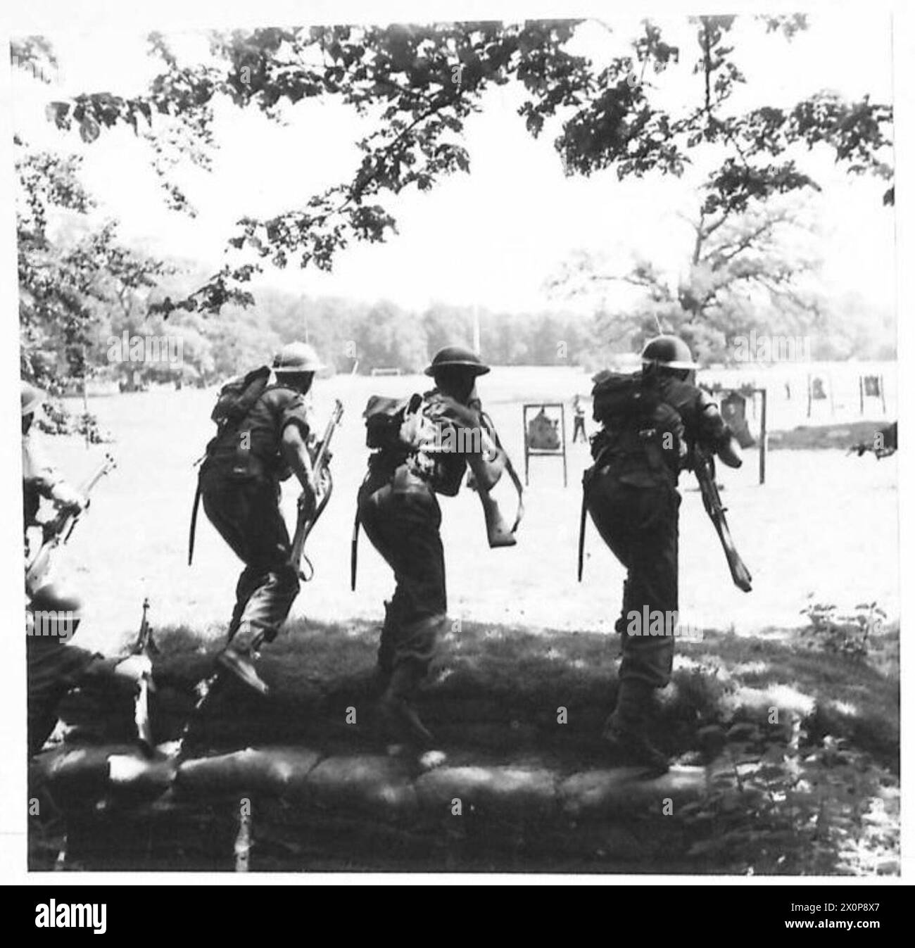 Group military soldiers armed training Cut Out Stock Images & Pictures ...