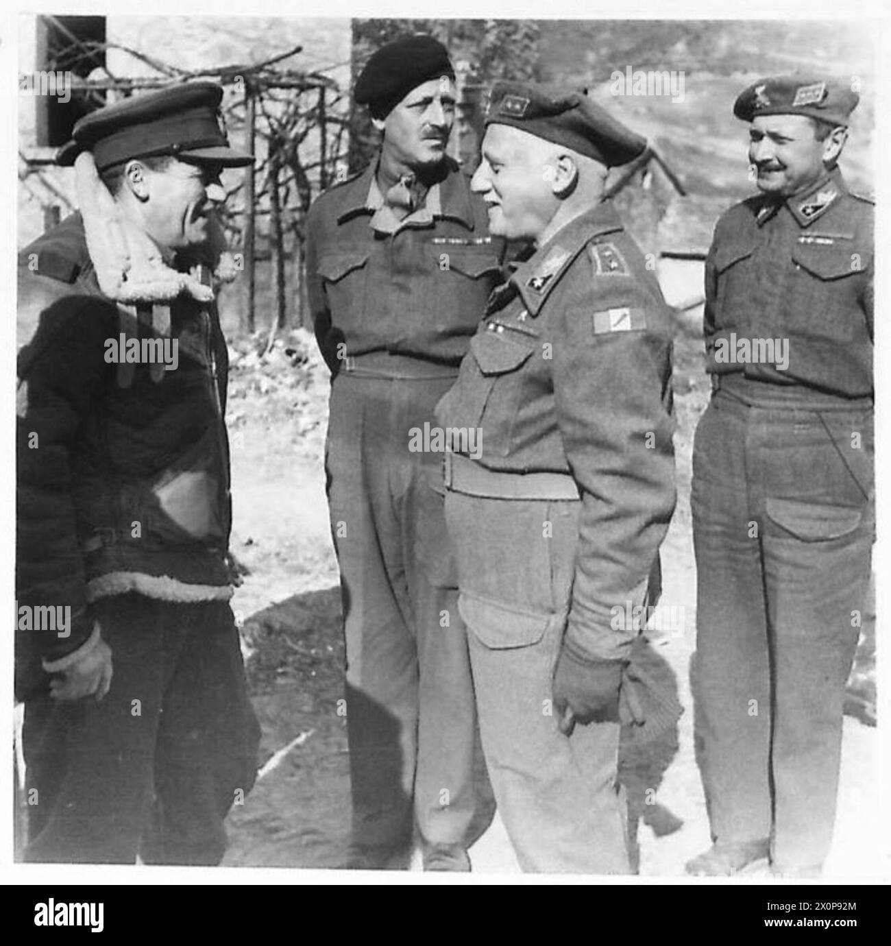 EIGHTH ARMY : VARIOUS - During his visit, Lieut. General Harding was ...