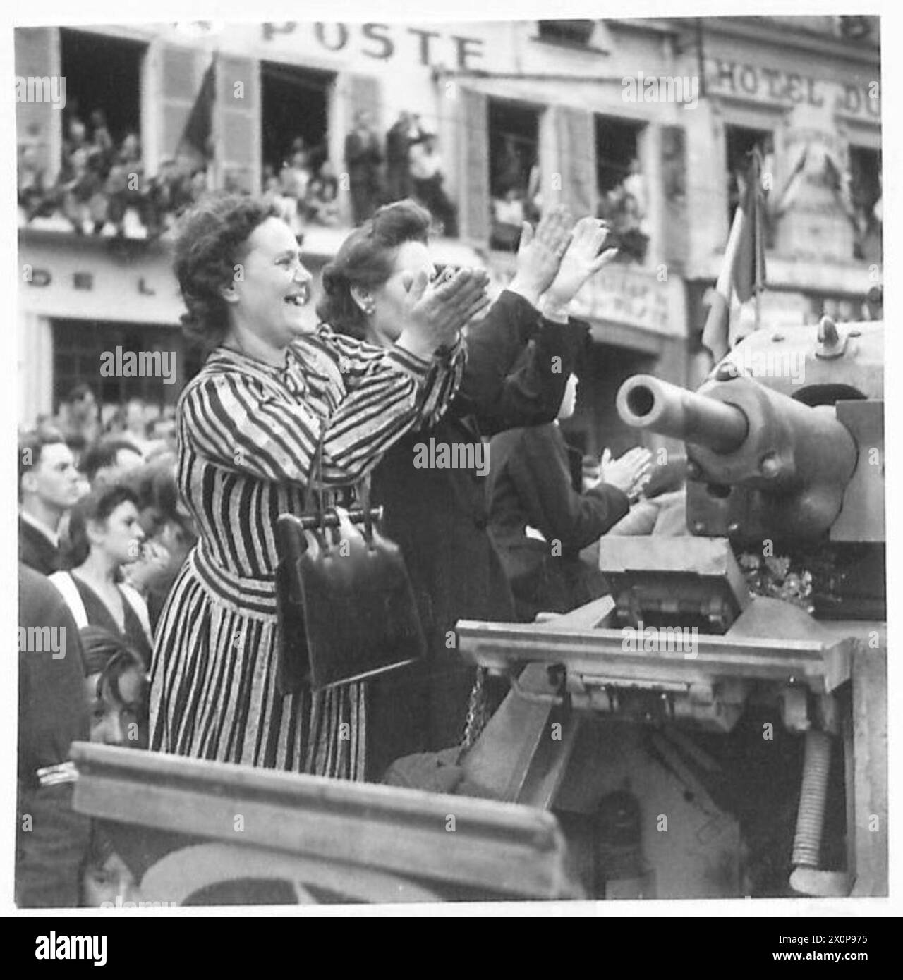 GENERAL DE GAULLE AT CHARTRES - Two girls who had clambered on to an ...