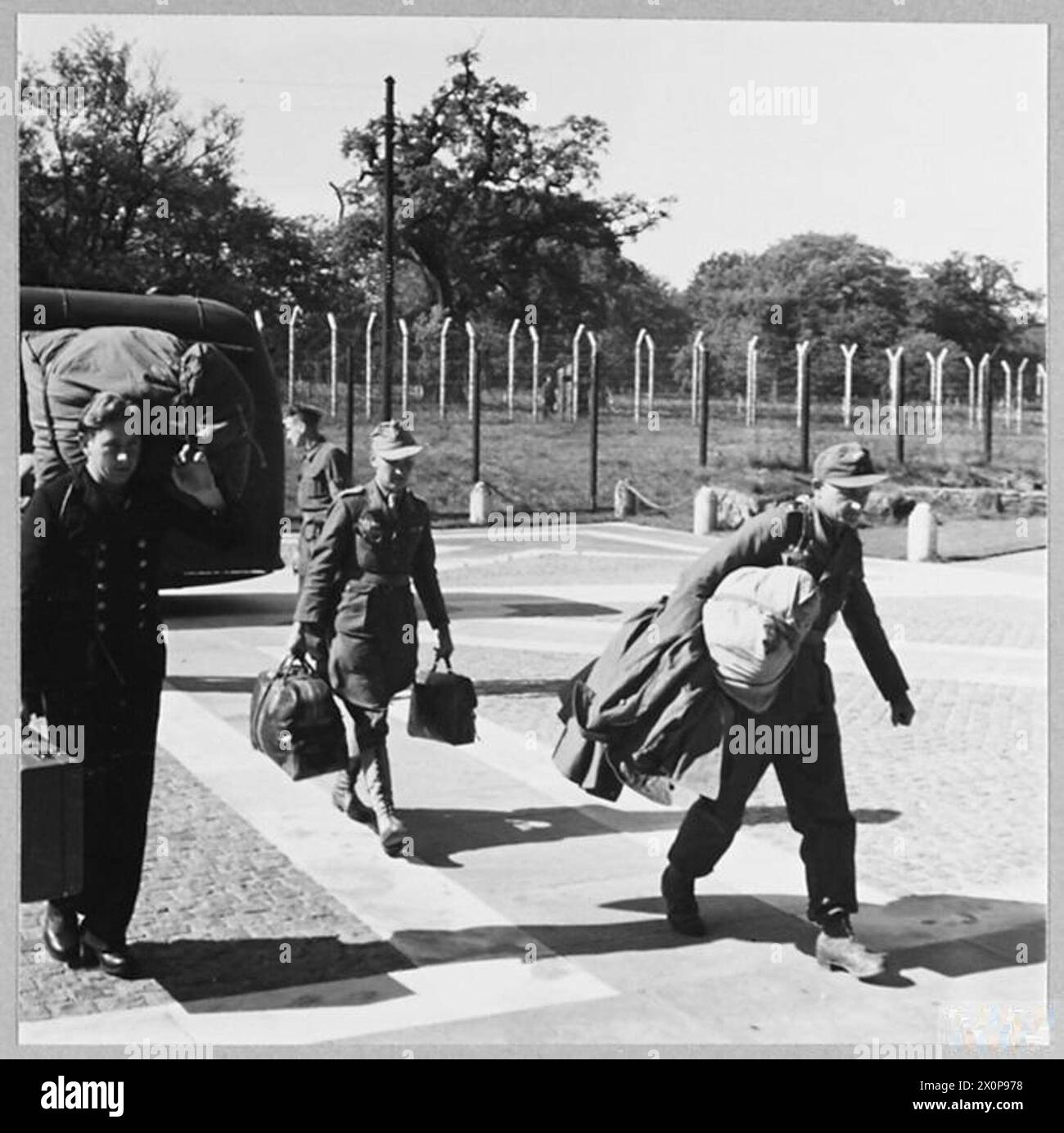 GENERAL VON ARNIM AND OTHER HIGH RANKING GERMAN OFFICERS SURRENDERED TO ...