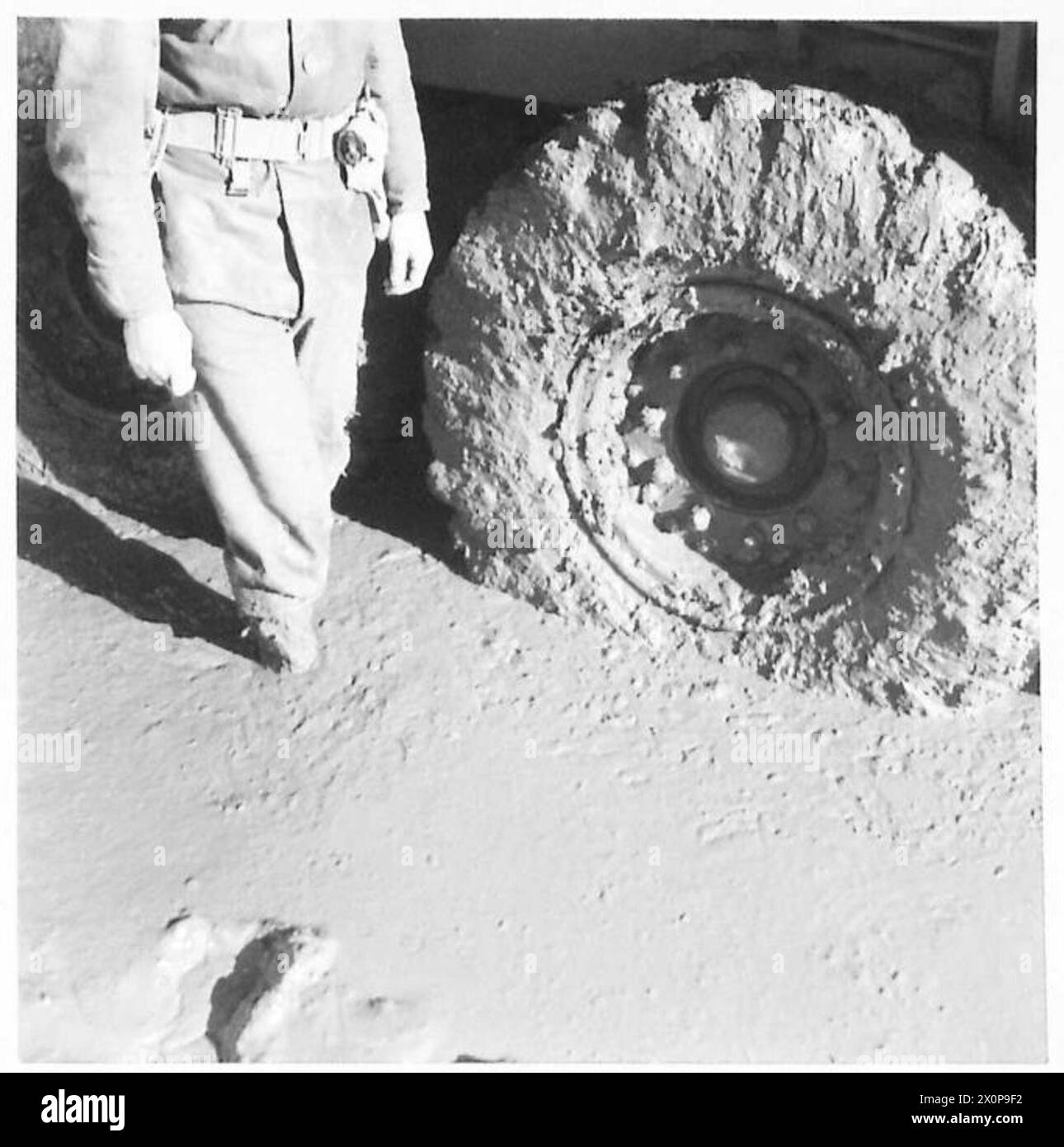 ITALY : FIFTH ARMY FRONT - Soft, oozing mud, ankle deep and clogging ...