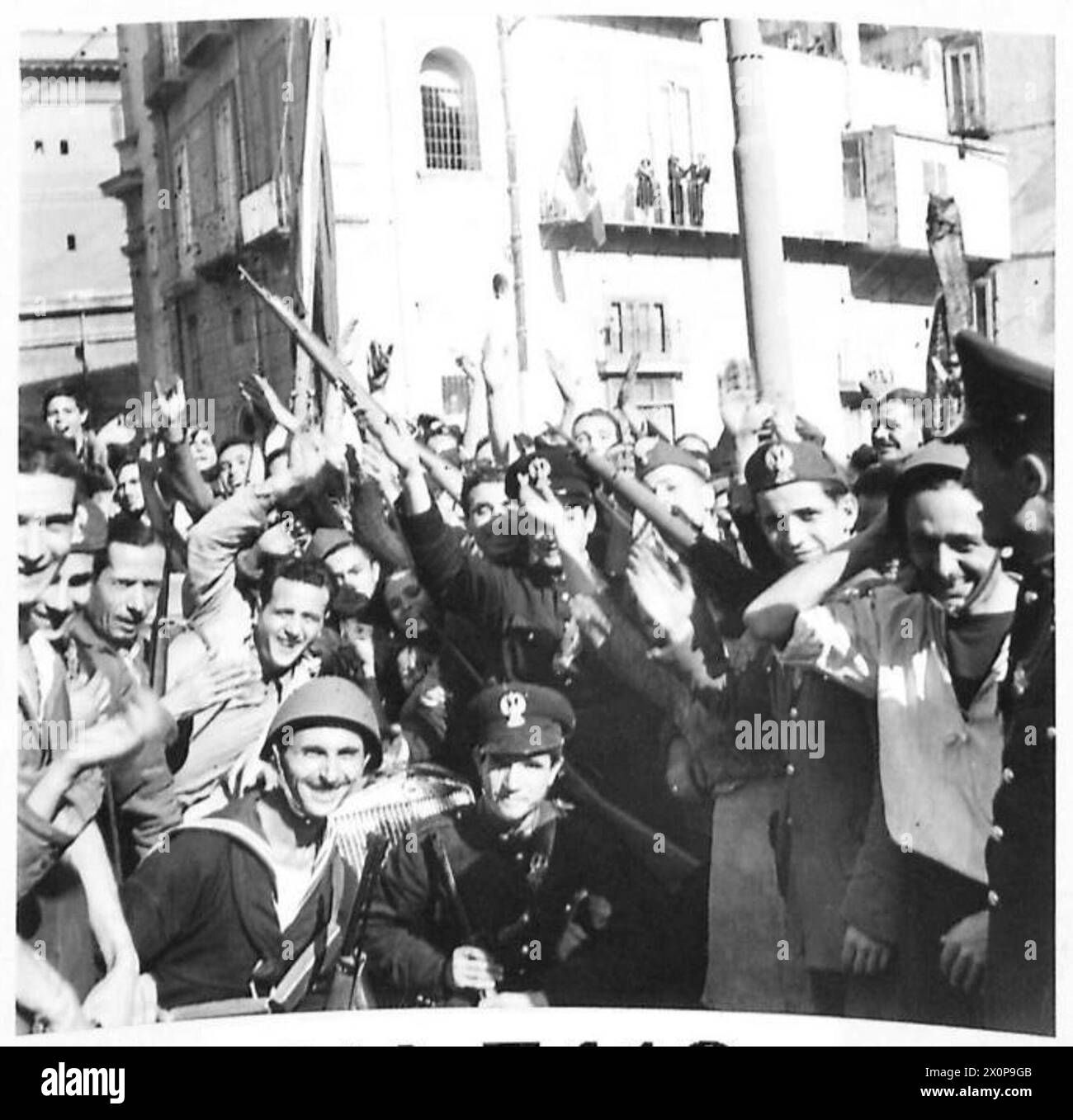 INVASION OF ITALY : FIFTH ARMY FRONT - Italians in Naples cheering ...