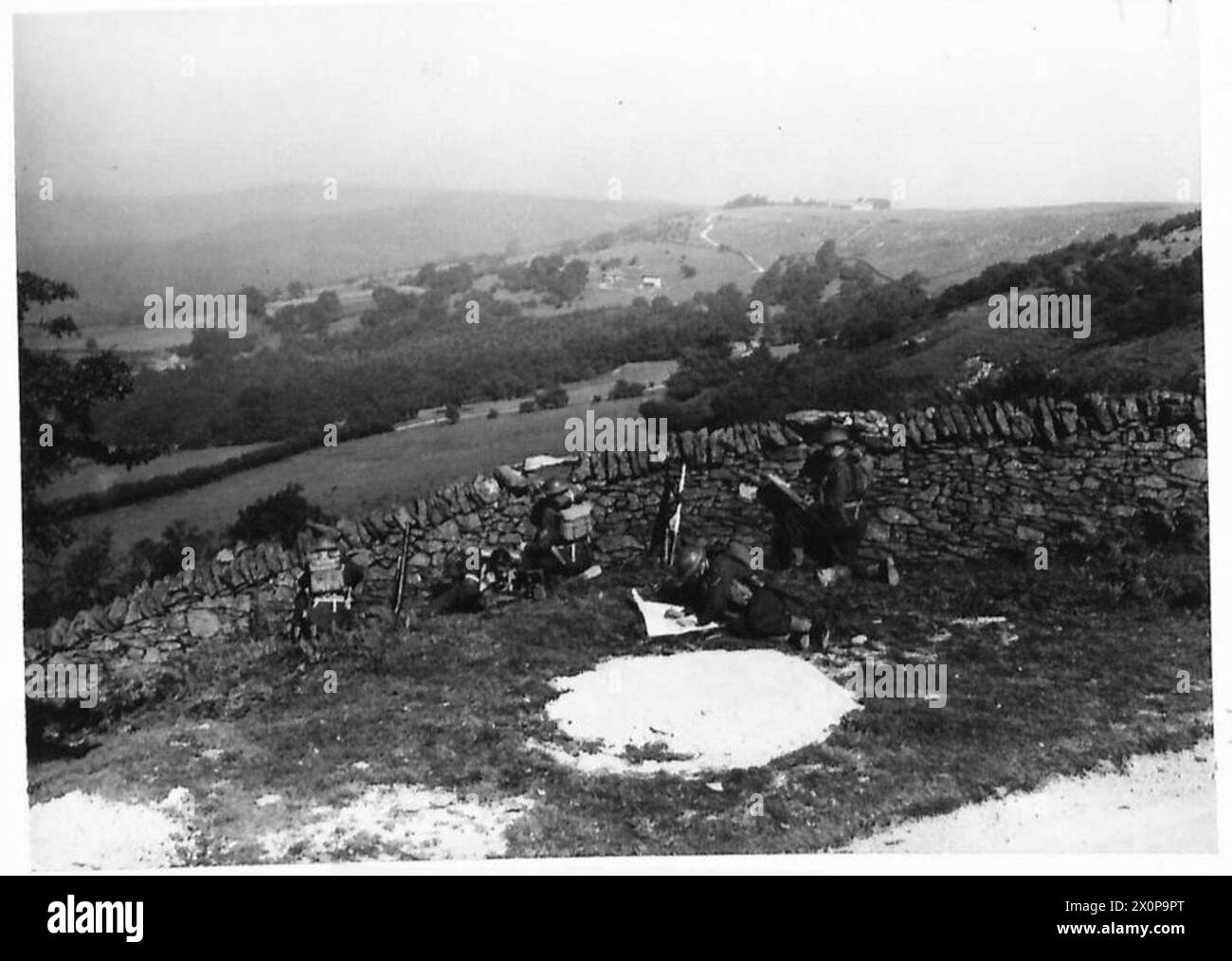 ROUNDING UP ENEMY PARACHUTISTS - An intelligence observation post ...