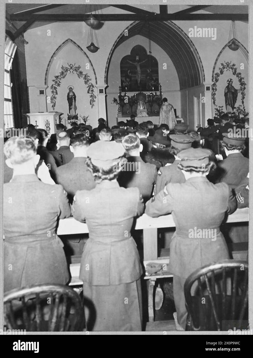 Roman catholic church service hi-res stock photography and images - Alamy