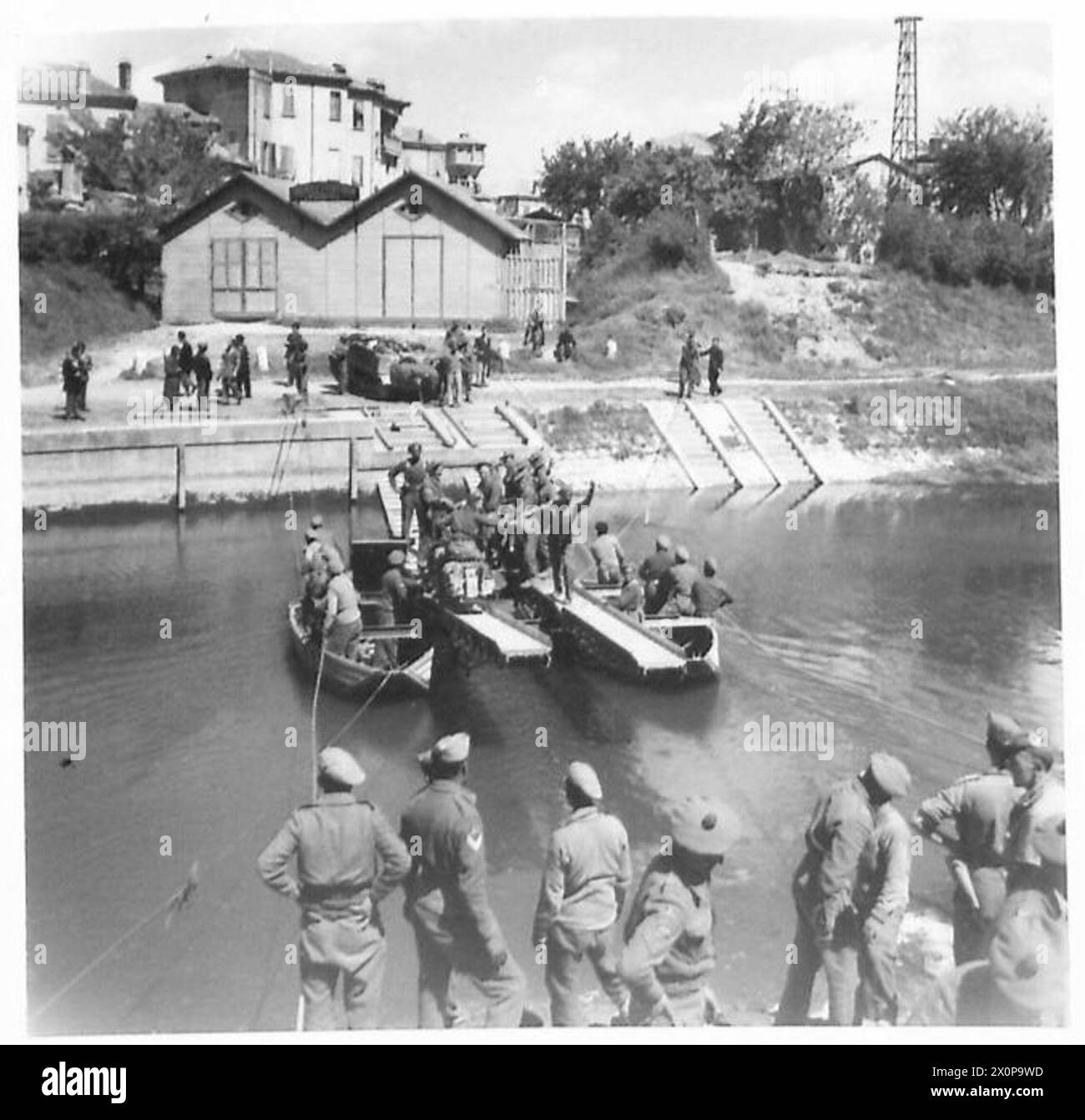 EIGHTH ARMY ENTER FERRARA - With no bridge available, guns and ...