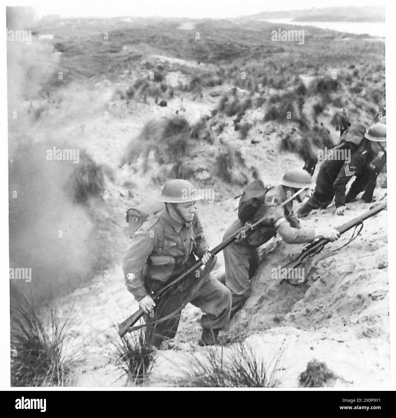 Troops conduct desert training hi-res stock photography and images - Alamy