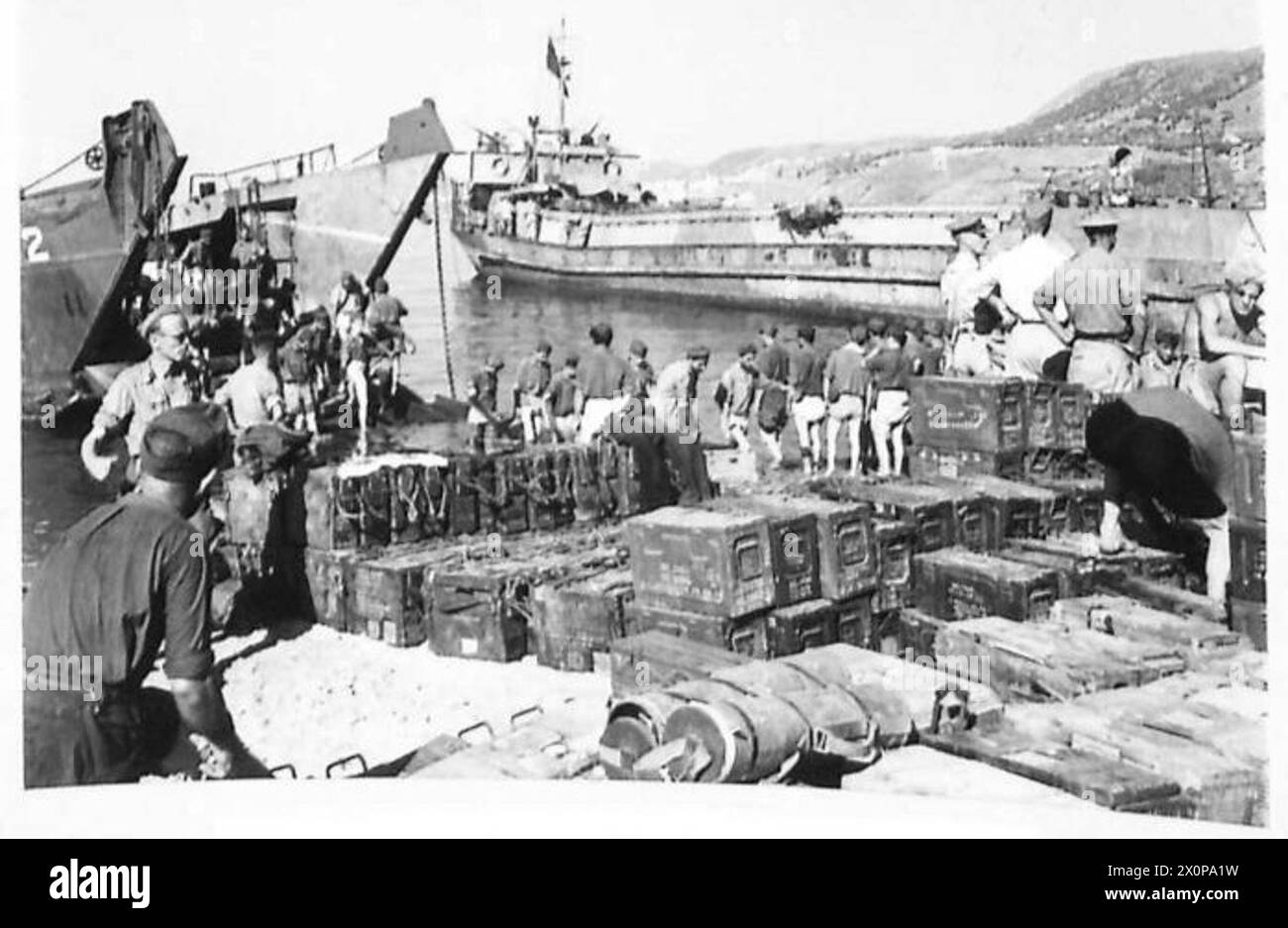 INVATION OF ITALY : EIGHTH ARMY - Italian prisoners help to unload ...