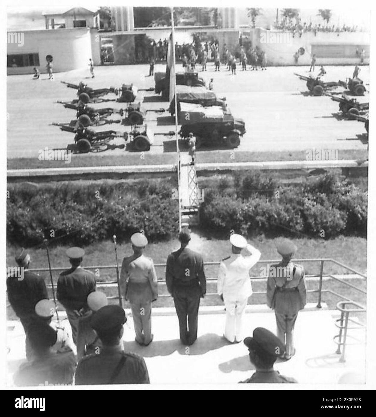 ITALY : SOUTH AFRICAN ARMOURED DIVISION - PARADE - Commodor Sturrock ...