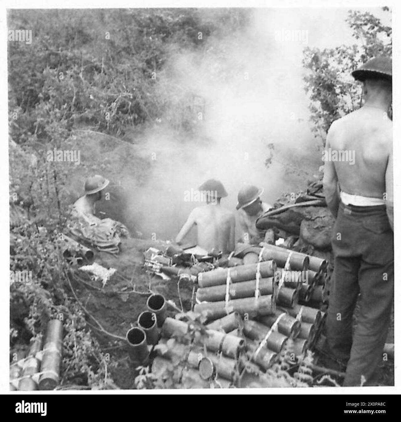 FIFTH ARMY : ANZIO BRIDGEHEAD (VARIOUS) - 2-inch Mortars in action ...