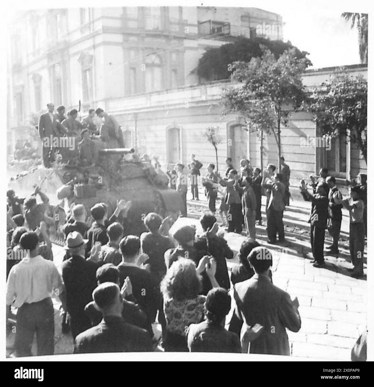 INVASION OF ITALY : FIFTH ARMY - On the last lap to Naples, hysterical ...