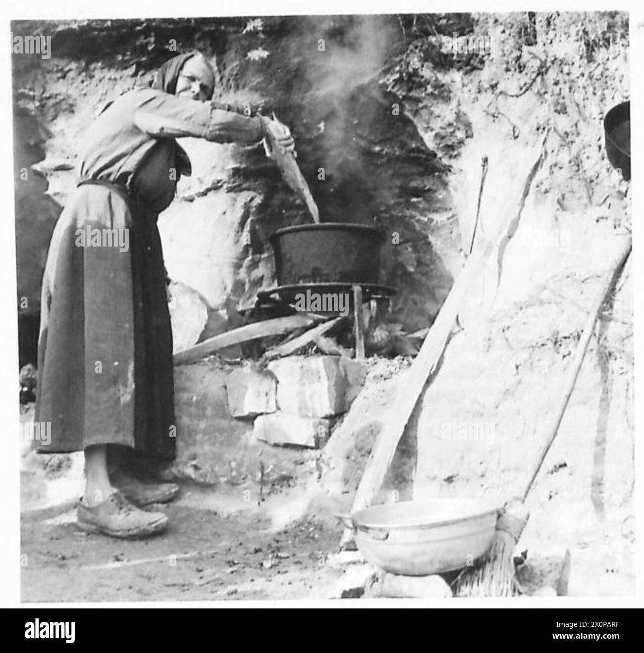 ITALY : EIGHTH ARMYFRONT LINE VILLAGE - An Italian woman cooks foods ...
