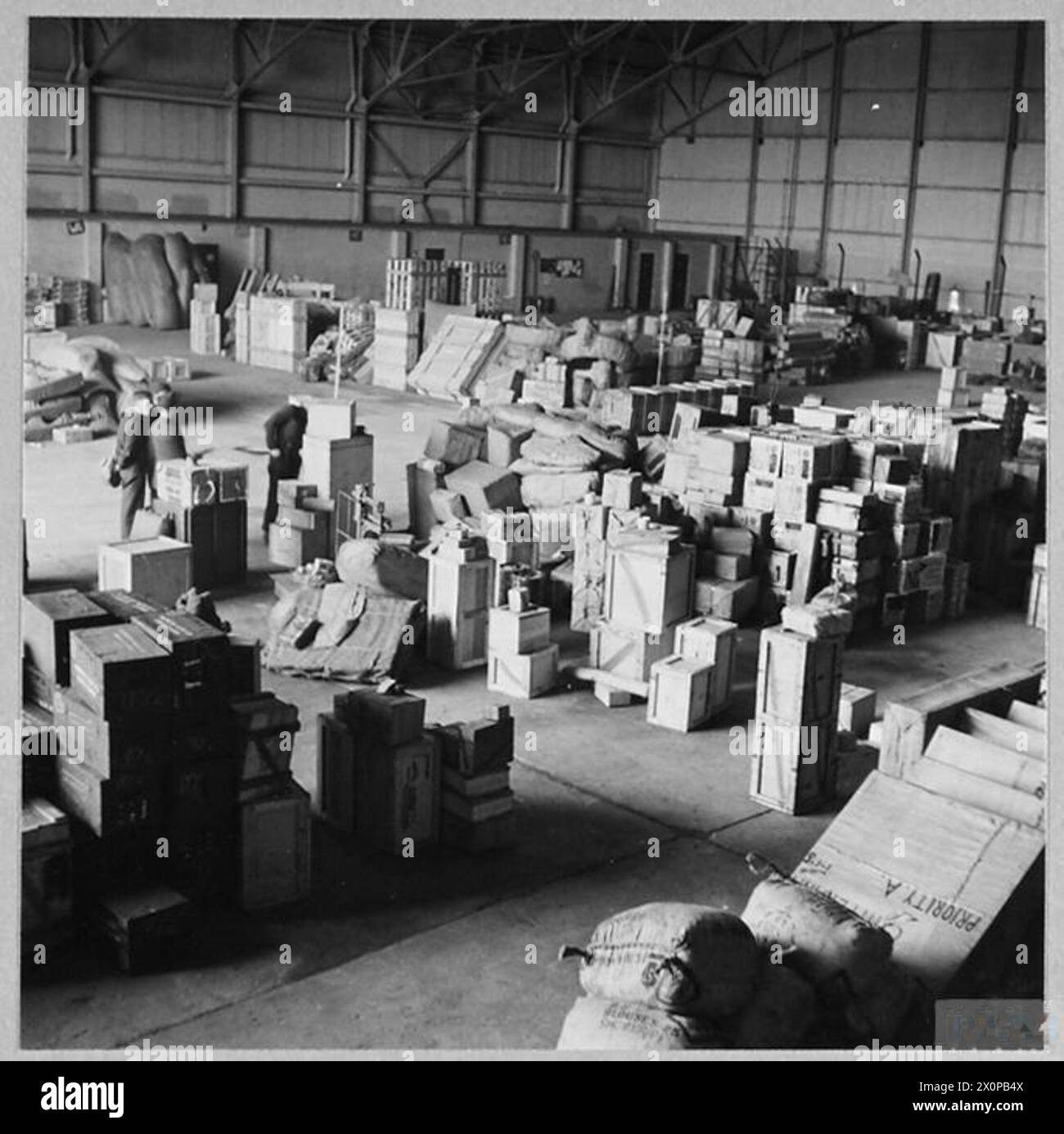 Military air transport service supplies hi-res stock photography and images - Alamy