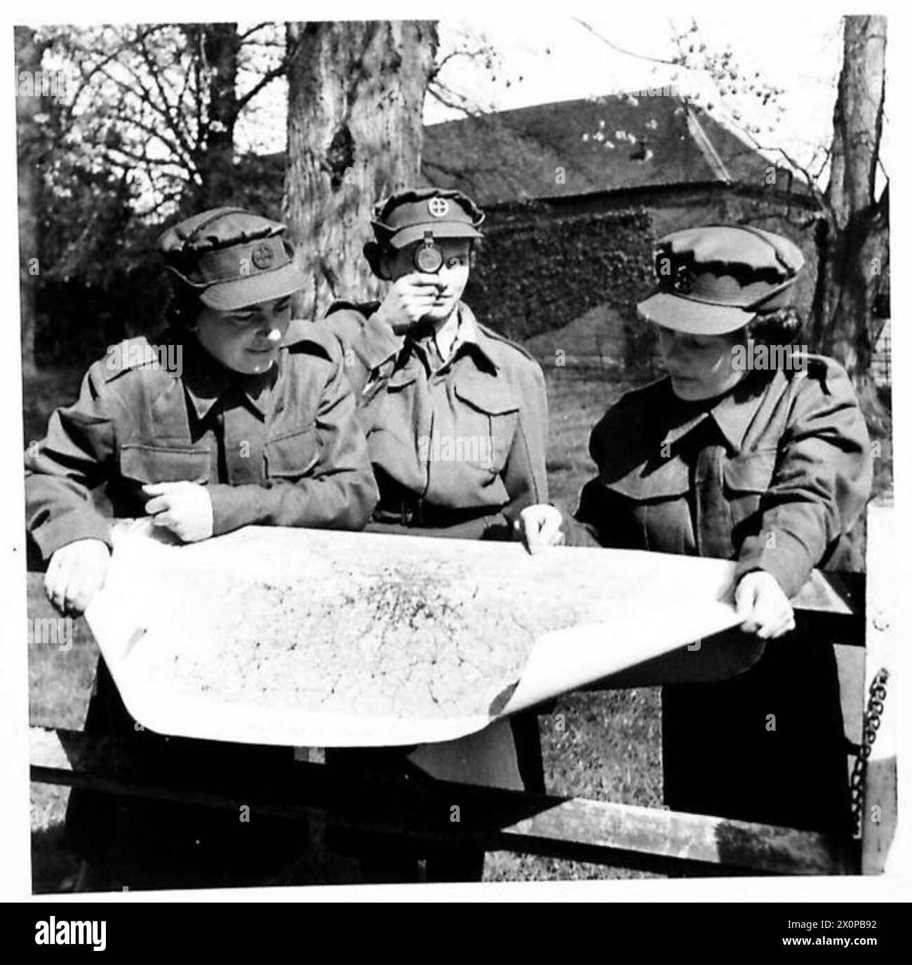 WOMEN'S TRANSPORT SERVICE [THE F.A.N.Y.] RECRUITS TRAINING TO DO WORK ...