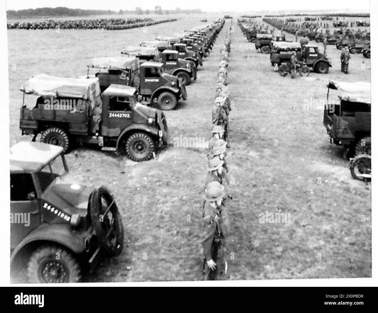 THE KING REVIEWS ARMOURED DIVISION - Motorised infantry battalion ...