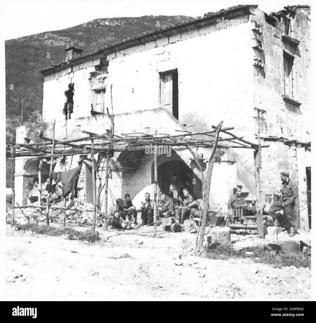 ITALY : EIGHTH ARMY "HOMES" ON ACTIVE SERVICE - An unusual sight in the ...