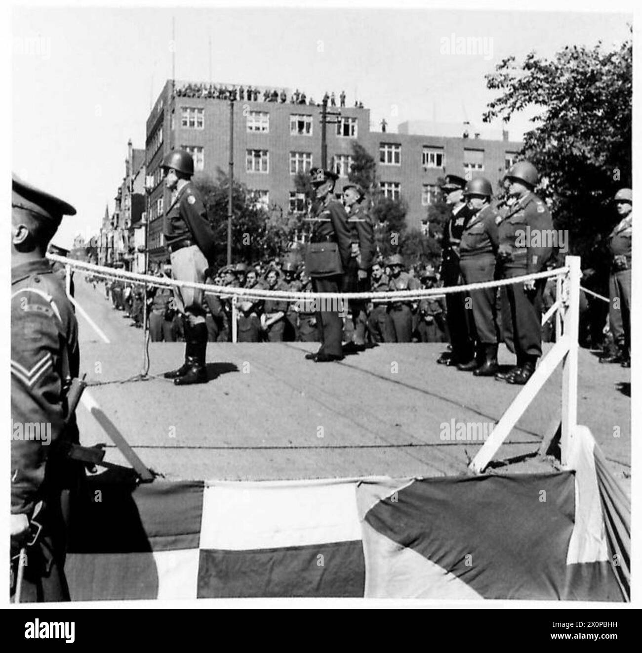 THE HANDING-OVER OF BREMENHAVEN TO U.S.A FORCES - Lieutenant General B ...