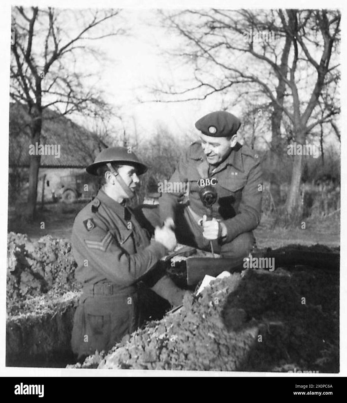Handshake military Black and White Stock Photos & Images - Alamy