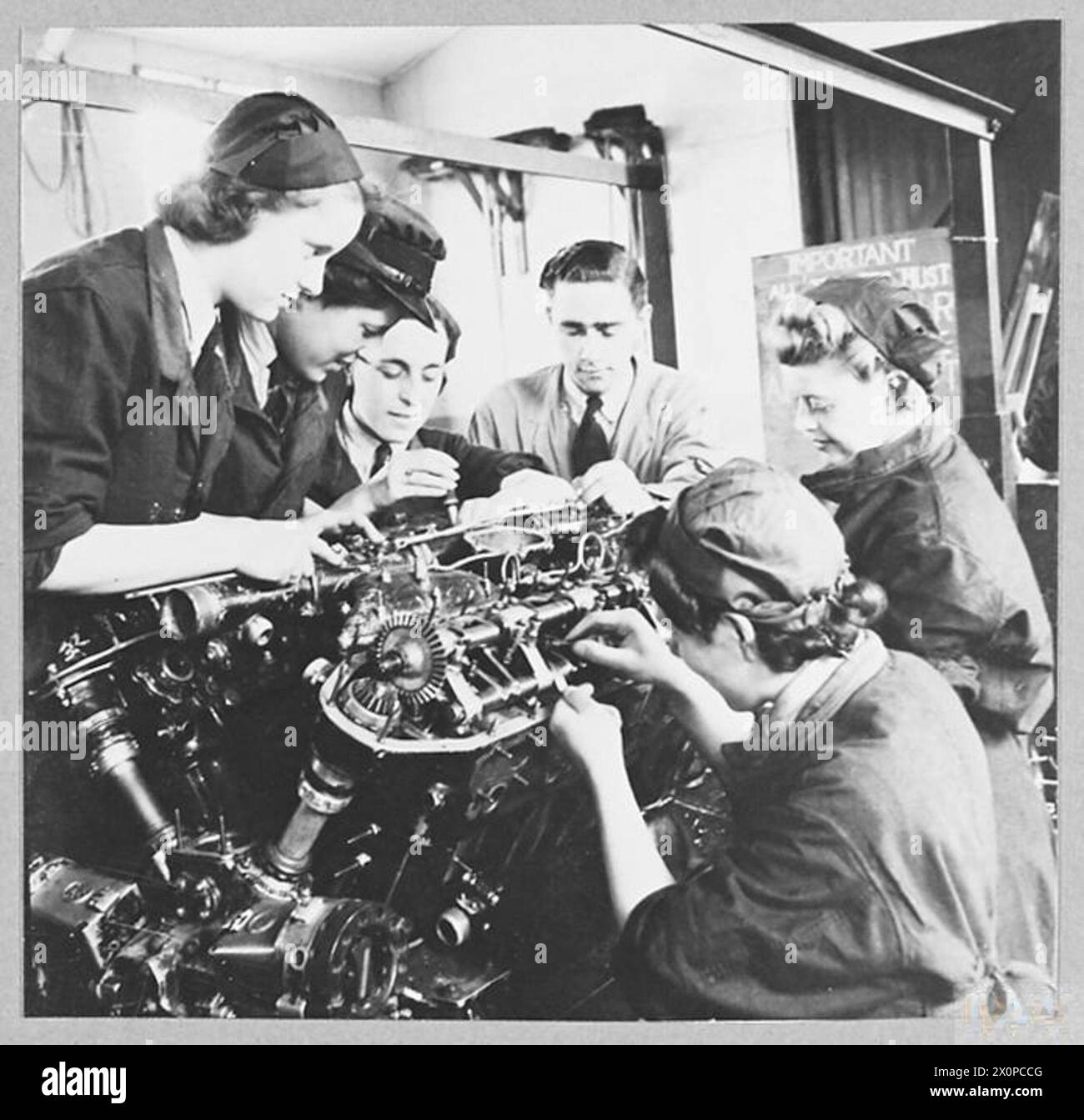 W.A.A.F. FLIGHT MECHANICS - A class having instruction on an in-line ...