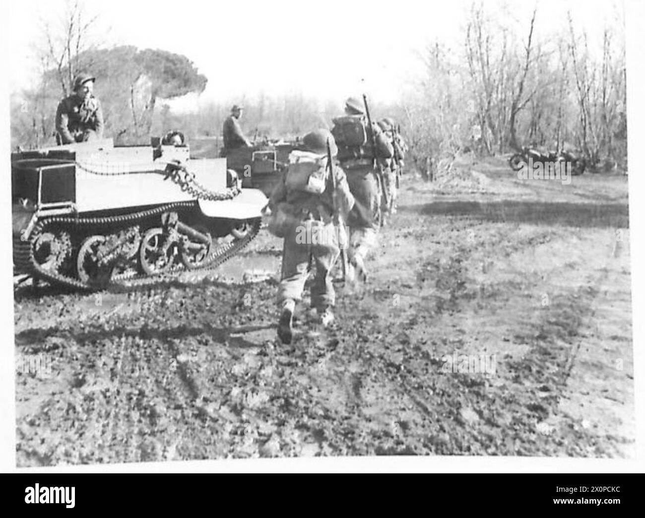 FIFTH ARMY : ANZIO BRIDGEHEAD - Men of the 2/7 Middlesex Regiment passing Bren carriers on the ...