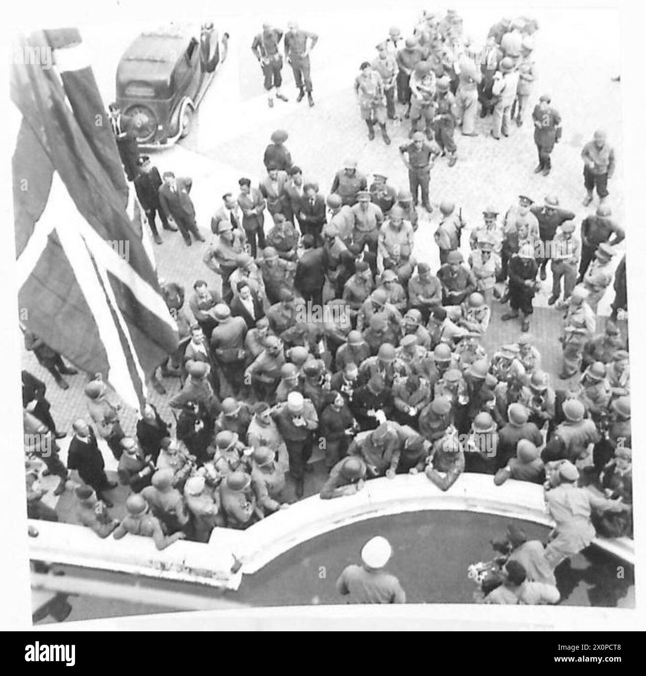 ITALY : SCENES AS ROME SURRENDERS TO THE FIFTH ARMY - Surrounded by ...