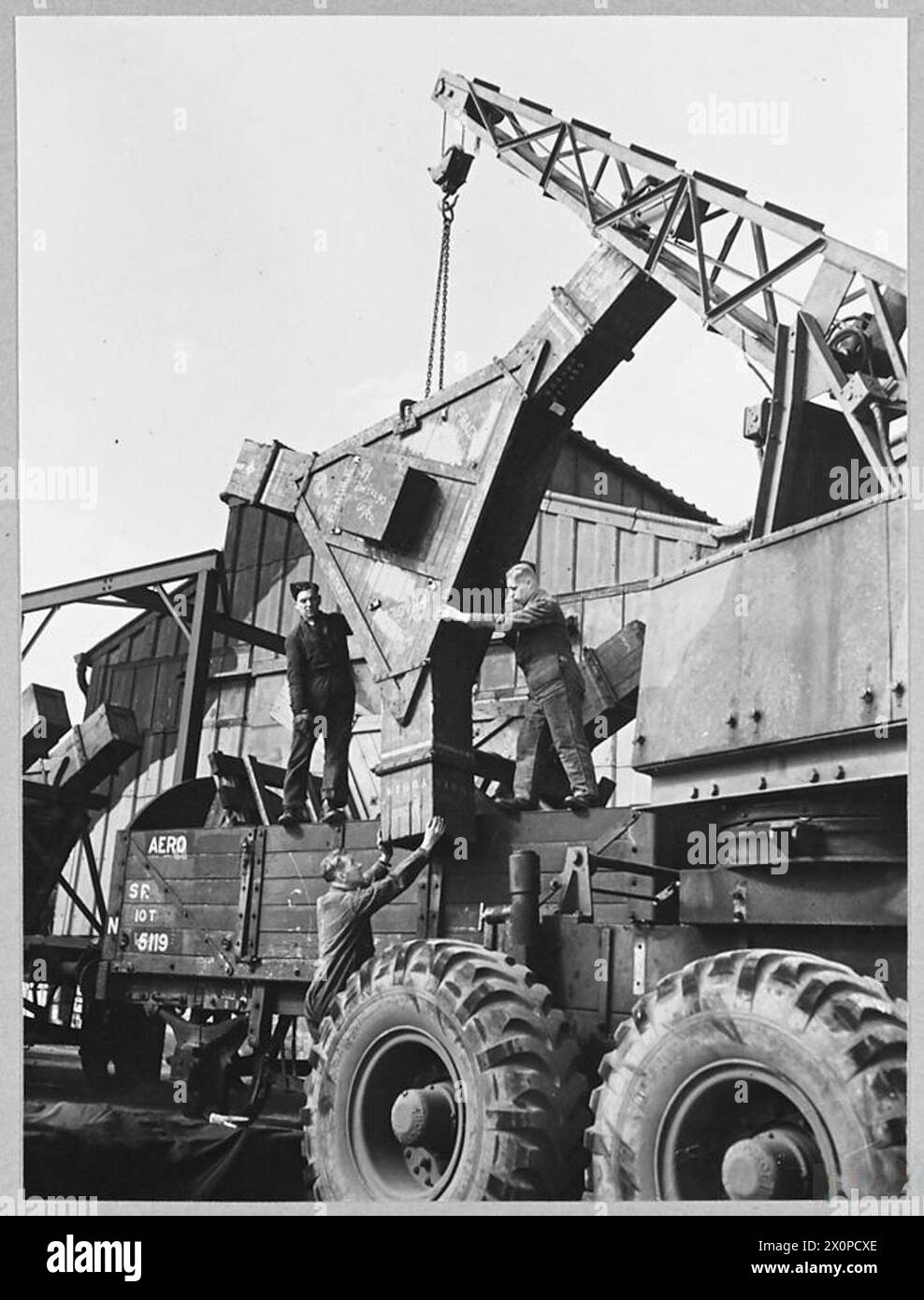 R.A.F. MAINTENANCE UNIT KEEPS BRITAIN'S 'PLANES FIGHTING FIT. - An R.A ...