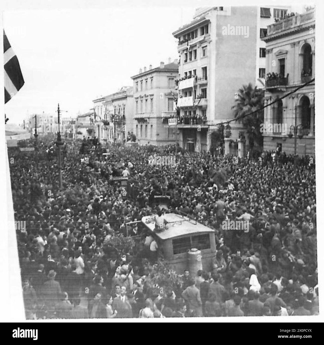 British paratroopers enter central Athens while crowds gather around ...