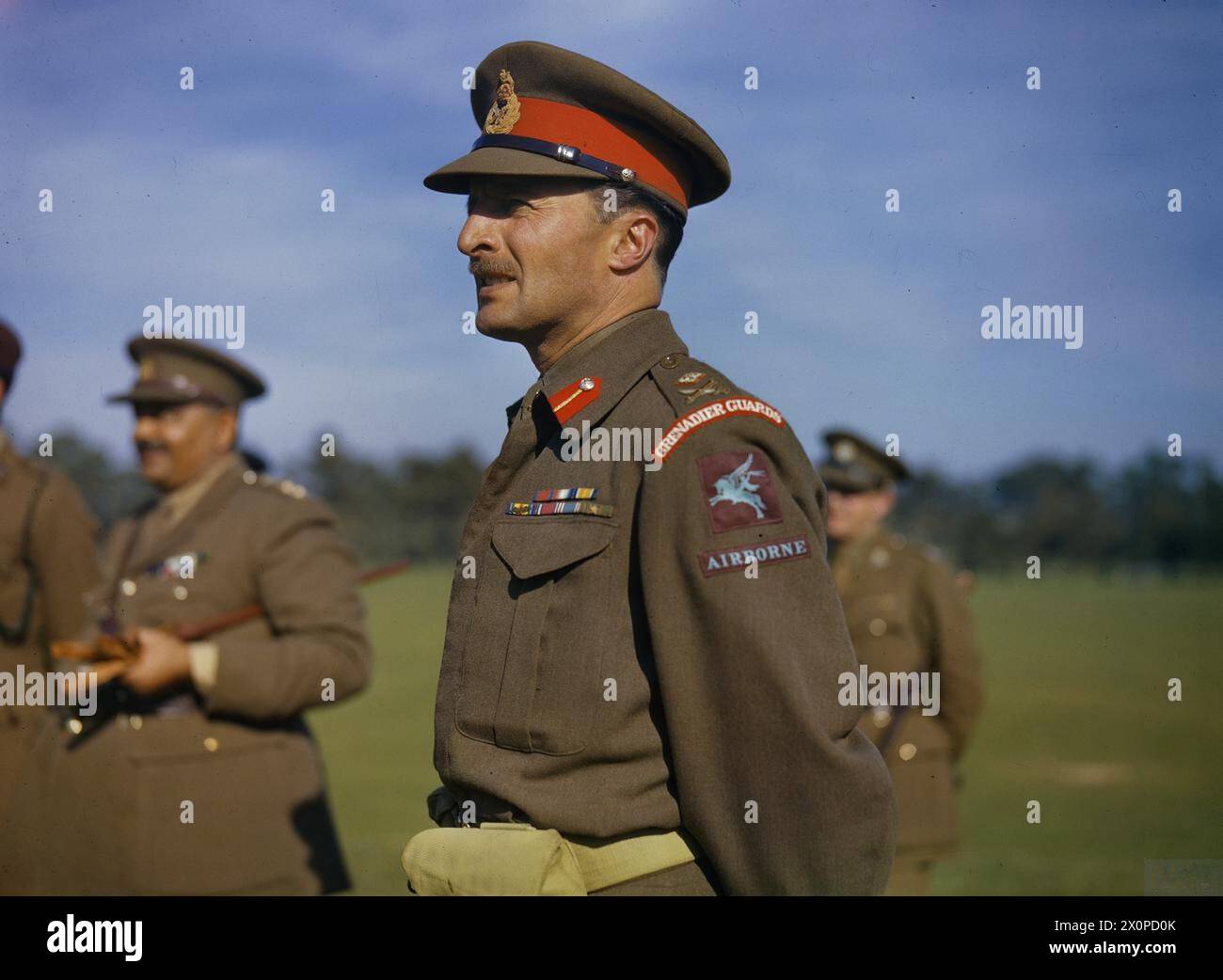 PARATROOP TRAINING IN NETHERAVON, BRITAIN, OCTOBER 1942 - Half length ...