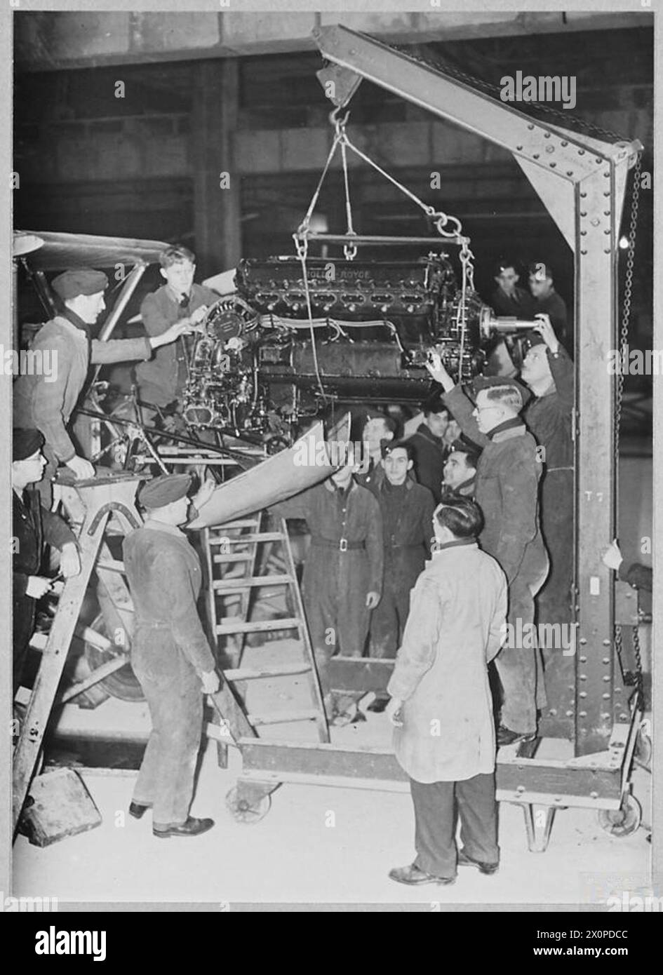 TECHNICIANS IN THE ROYAL AIR FORCE - Flight mechanics learning how to ...