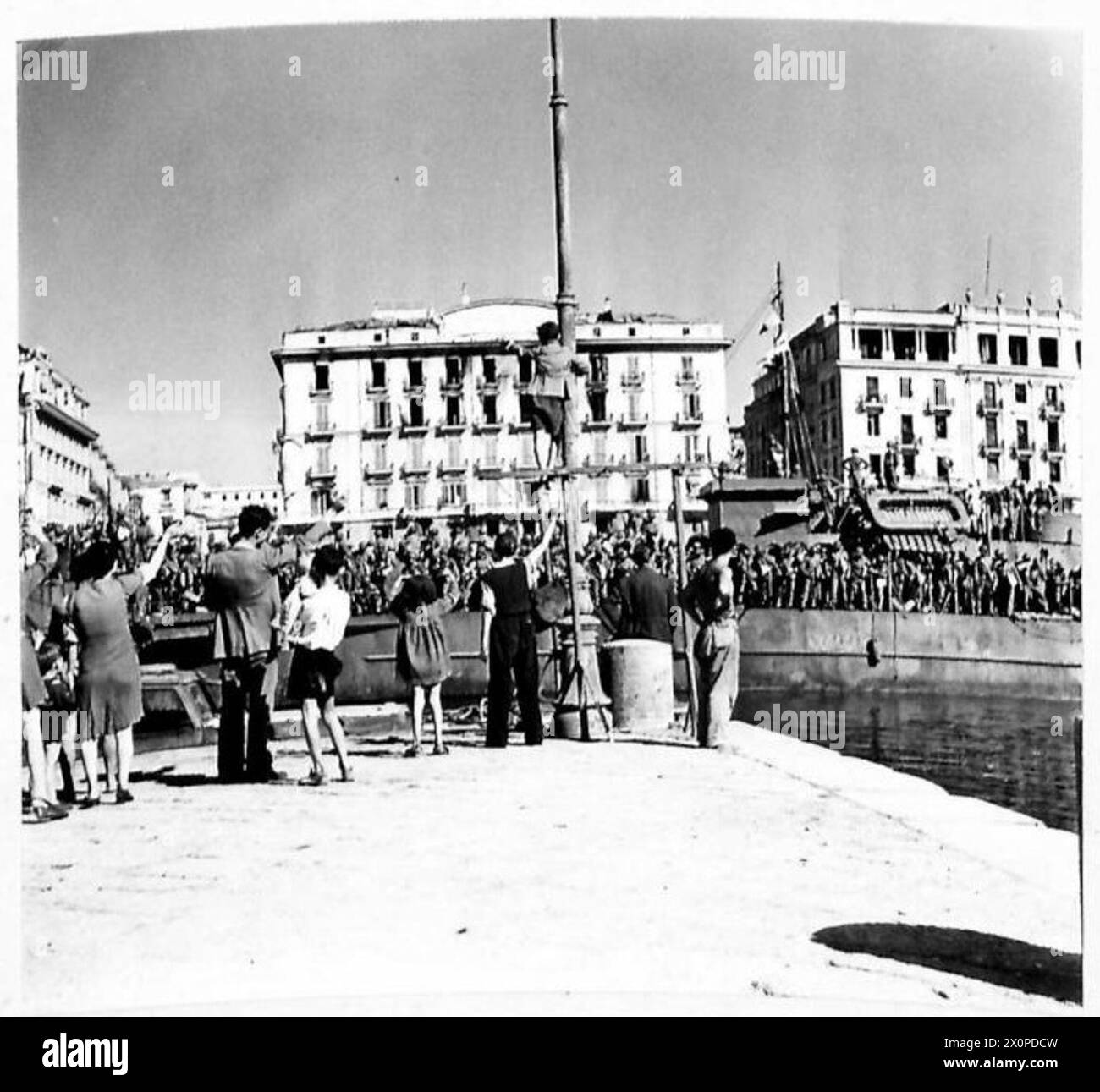 INVASION OF ITALY : FIFTH ARMY (VARIOUS) - Italians line the harbour ...