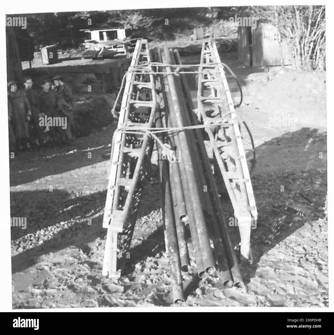 Scaffolding construction machinery on Black and White Stock Photos ...
