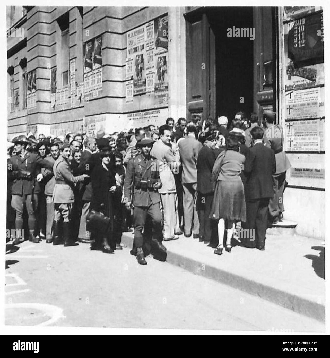 Election 1946 italy Black and White Stock Photos & Images - Alamy