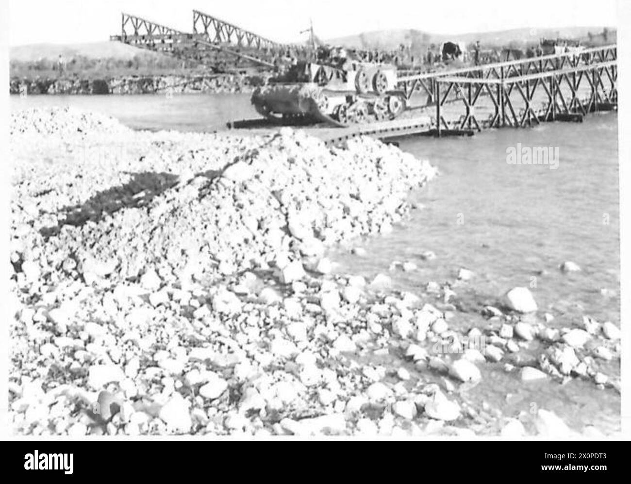 ITALY : EIGHTH ARMYNew Zealand Troops cross the RIVER SANGRO - Bren ...