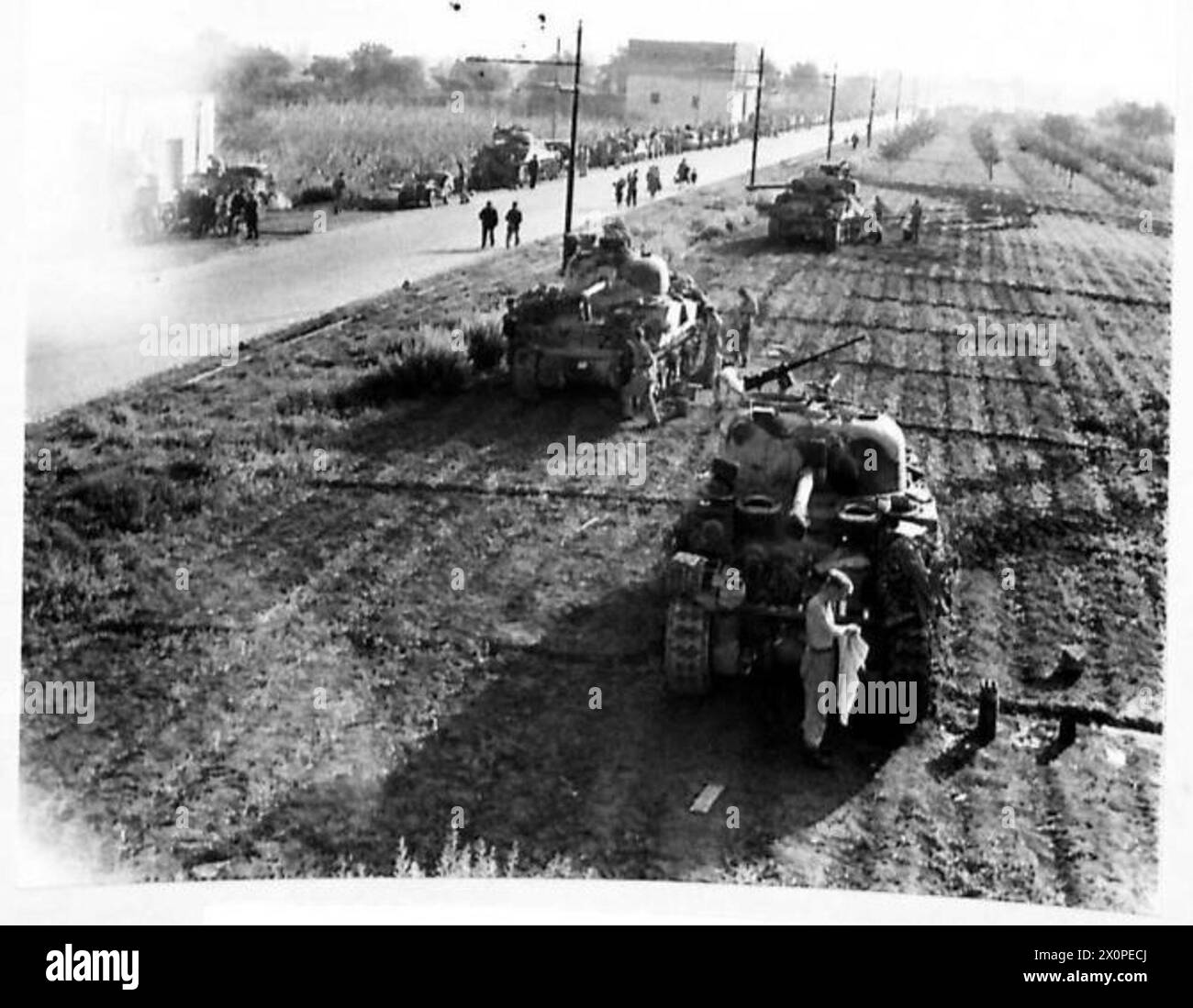 INVASION OF ITALY : FIFTH ARMY ENTRY INTO NAPLES - Sherman tanks of ...