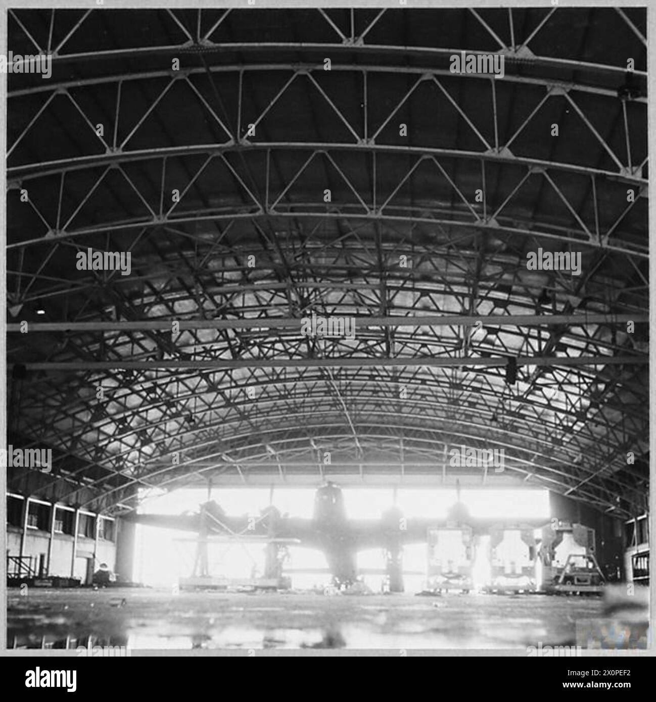 Raf hangar hi-res stock photography and images - Alamy