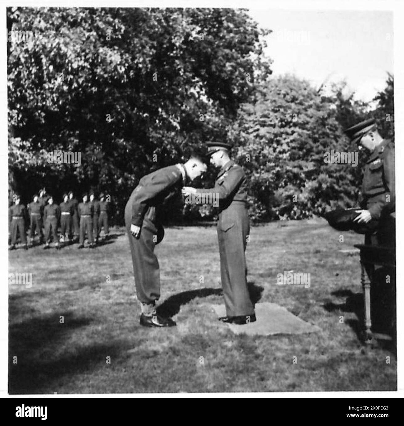 His Majesty the King visits British troops, accompanied by Brigadier J ...