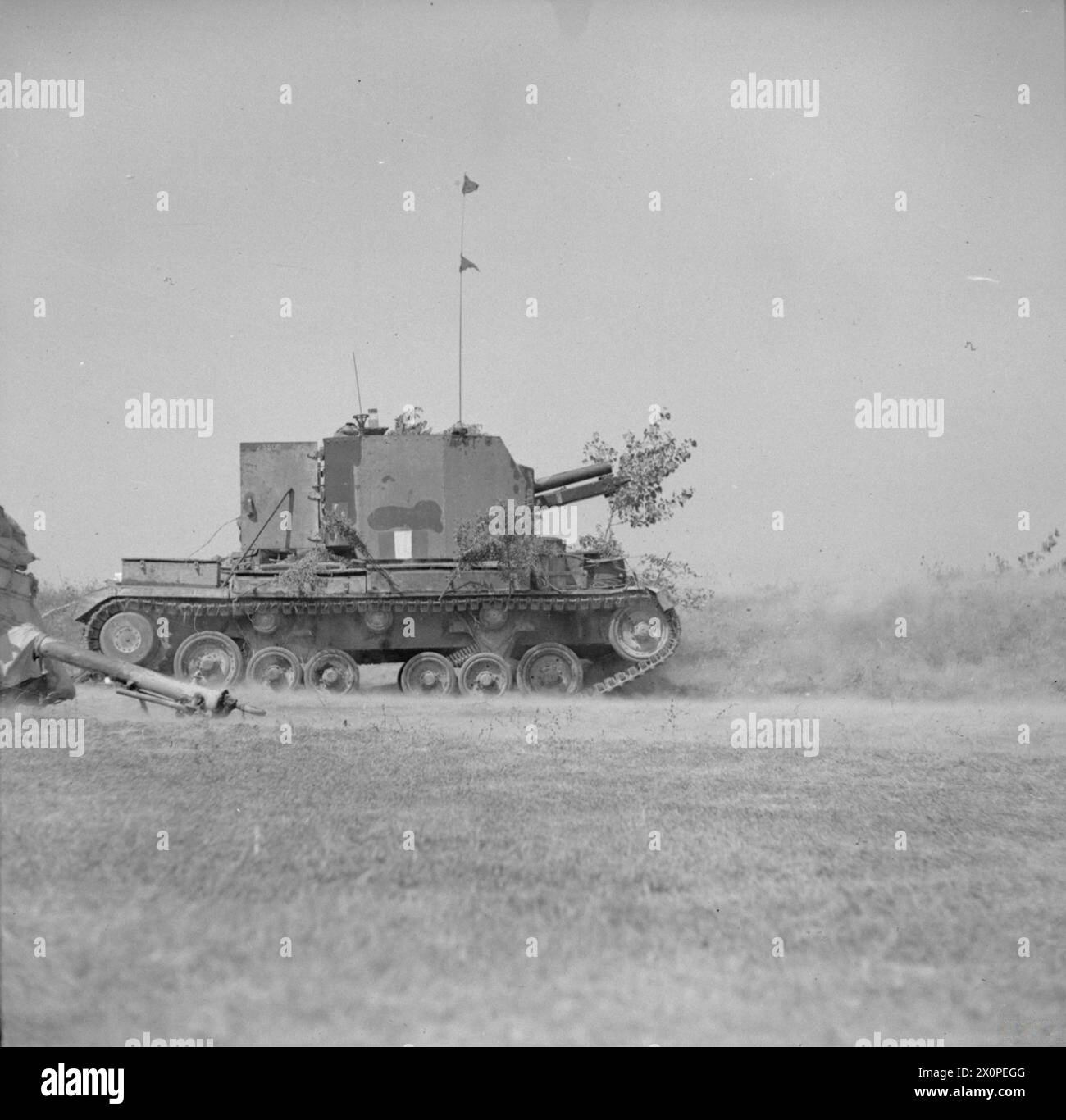THE BRITISH ARMY IN ITALY 1943 - Bishop 25-pdr self-propelled gun of ...