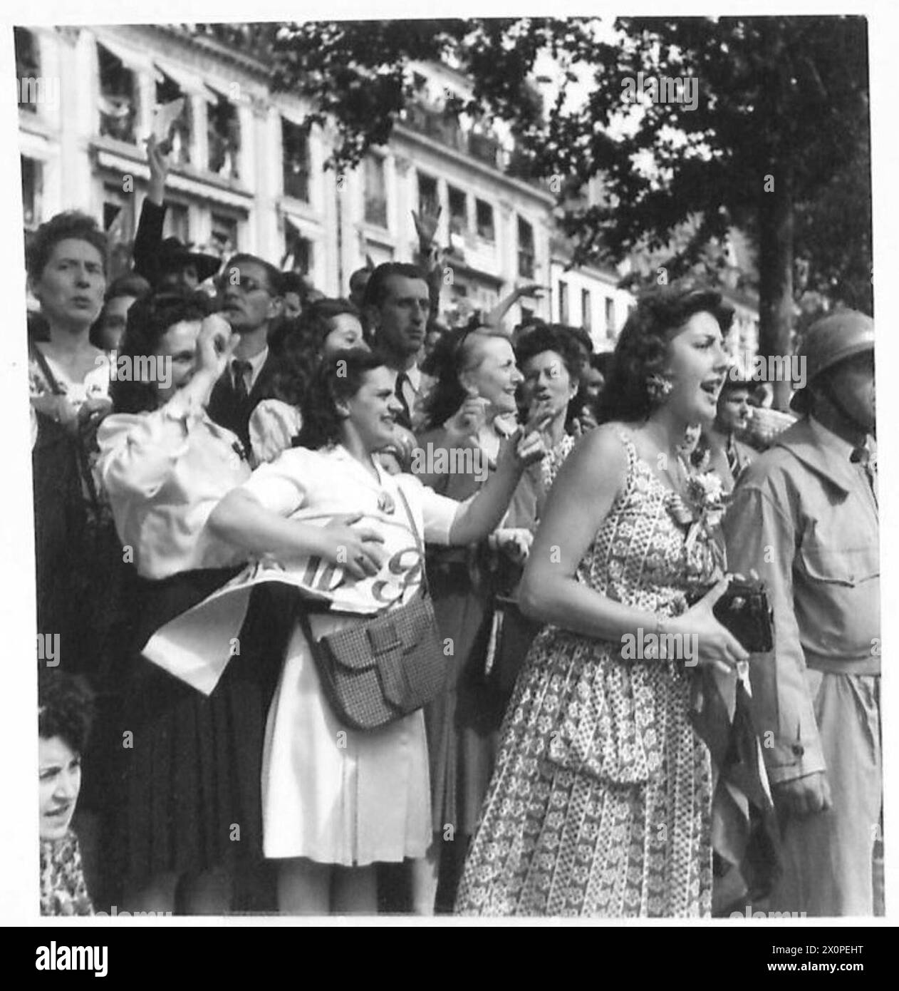 GENERAL DE GAULLE IN PARIS - These photographs show how the people of ... GENERAL DE GAULLE IN PARIS - These photographs show how the people of ...