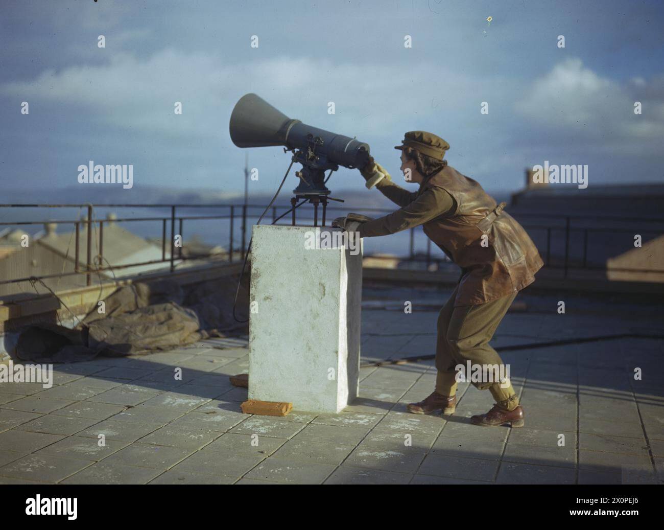 WOMEN AT WAR 1939-1945 - The Auxiliary Territorial Service: At a ...